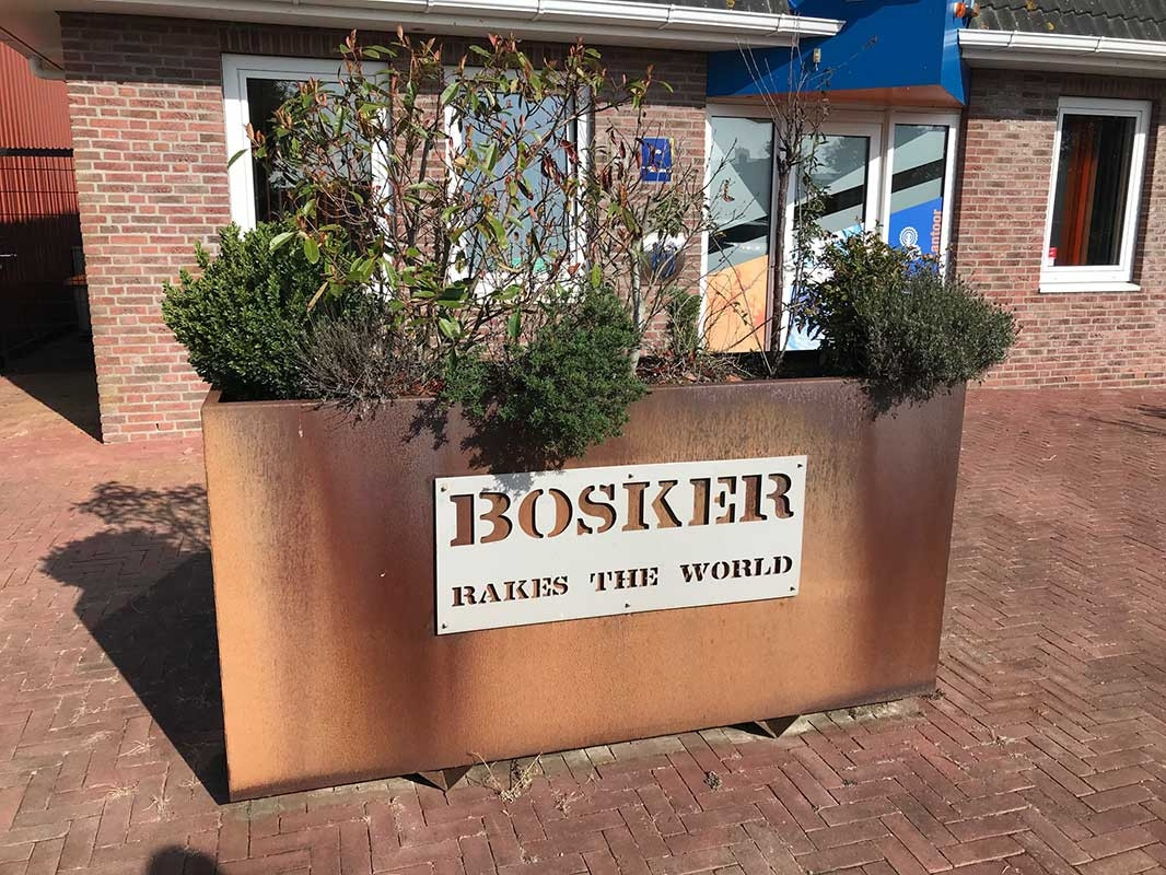 Bosker: specialist in waterbehandeling, -beheersing en krooshekreinigers